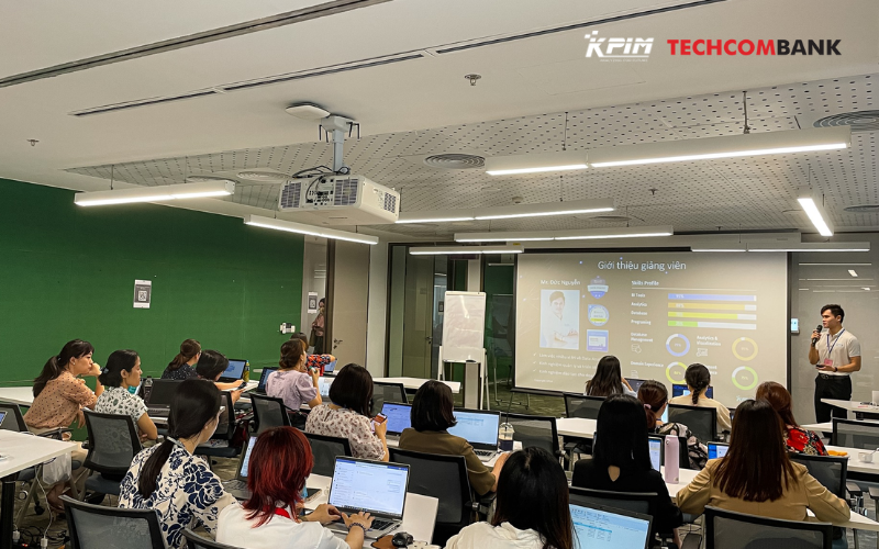 Hợp tác đào tạo công cụ Microsoft Power BI tại Techcombank